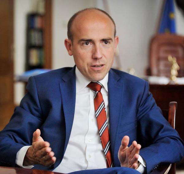 Co Borys Budka sądzi o związkach jednopłciowych?