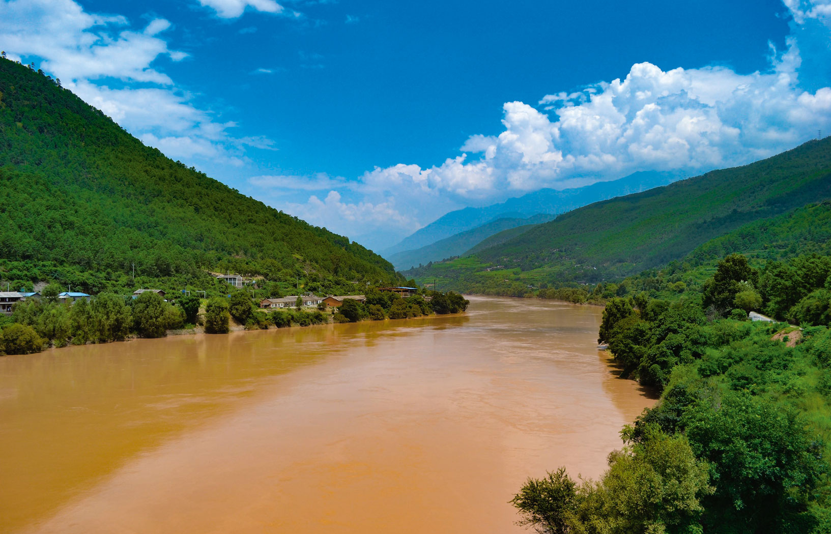 Rzeki. Budując wały przeciwpowodziowe, zwiększyliśmy liczbę i rozmiary ...