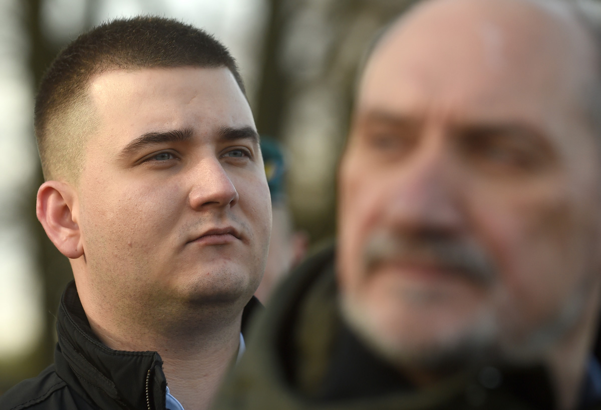 Misiewicz zawieszony w MON, a internauci wybierają mu nową pracę ...