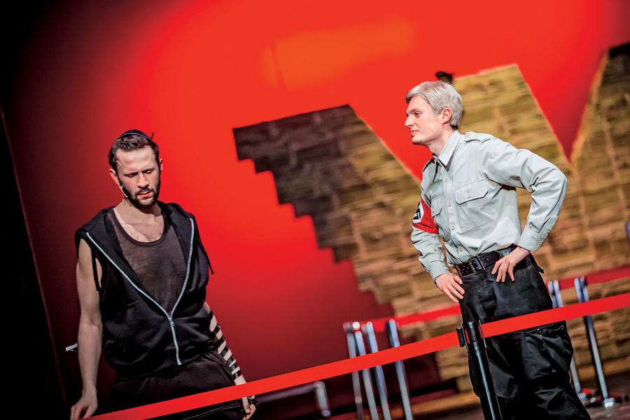 Recenzja spektaklu: „Wyznawca”, reż. Natalia Korczakowska | Faszyści i ...