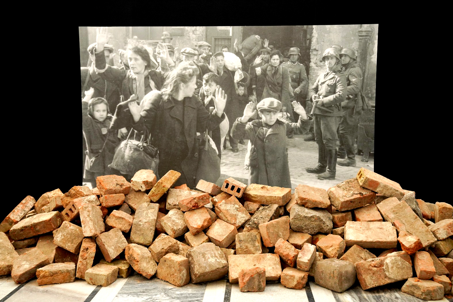 Kto wymyślił getta? 80. rocznica powstania w getcie warszawskim ...